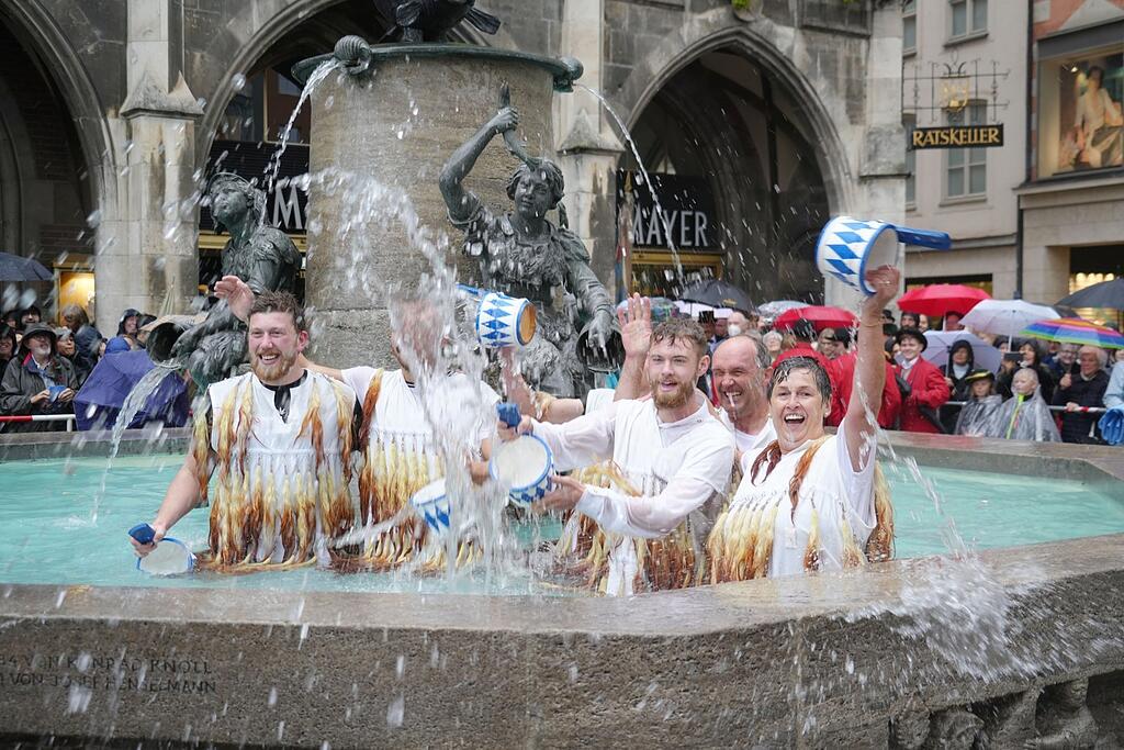 Metzgersprung: Uraltes Ritual lockt viele Zuschauer auf den Marienplatz ...