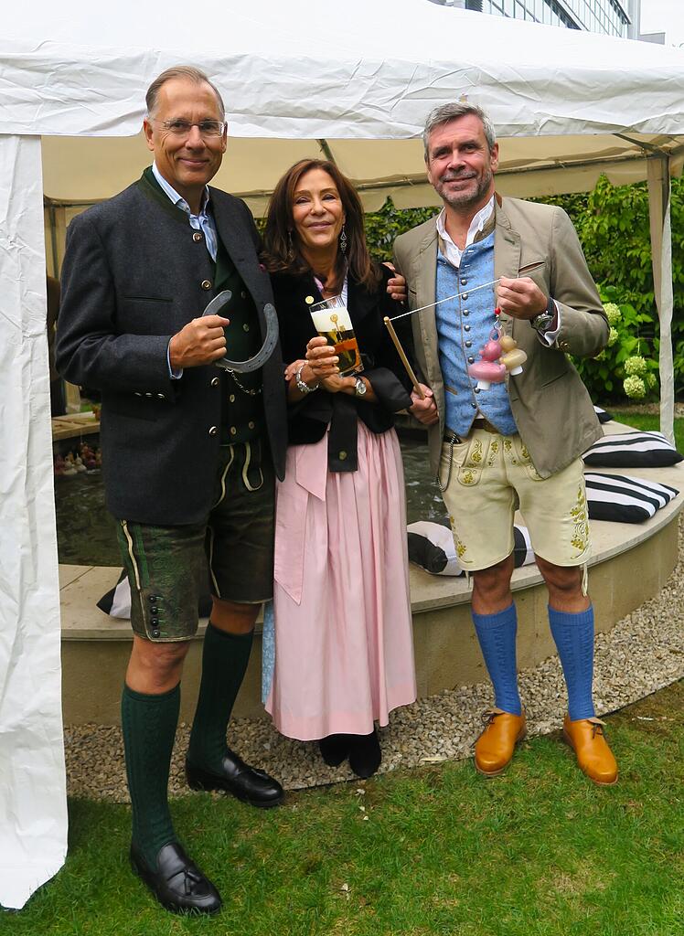 Augustiner-Chefin zeigt ihr Liebes-Glück im Villa-Garten | Abendzeitung ...