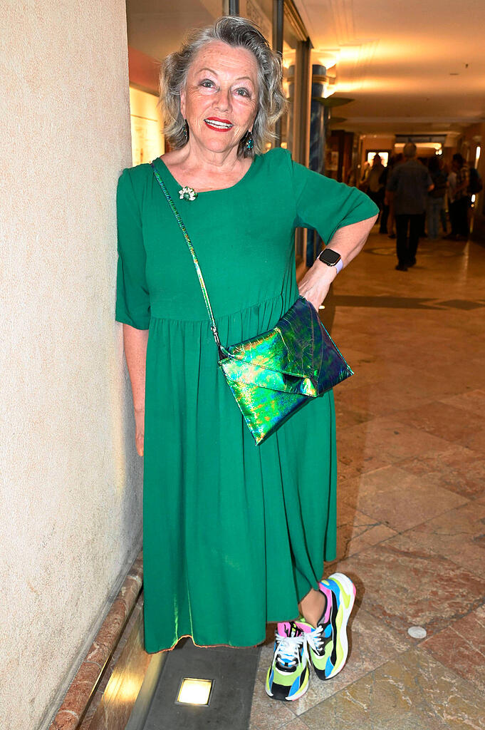 Mit Mitte 70 zu alt für Hund? Münchner Schauspielerin Veronika von ...