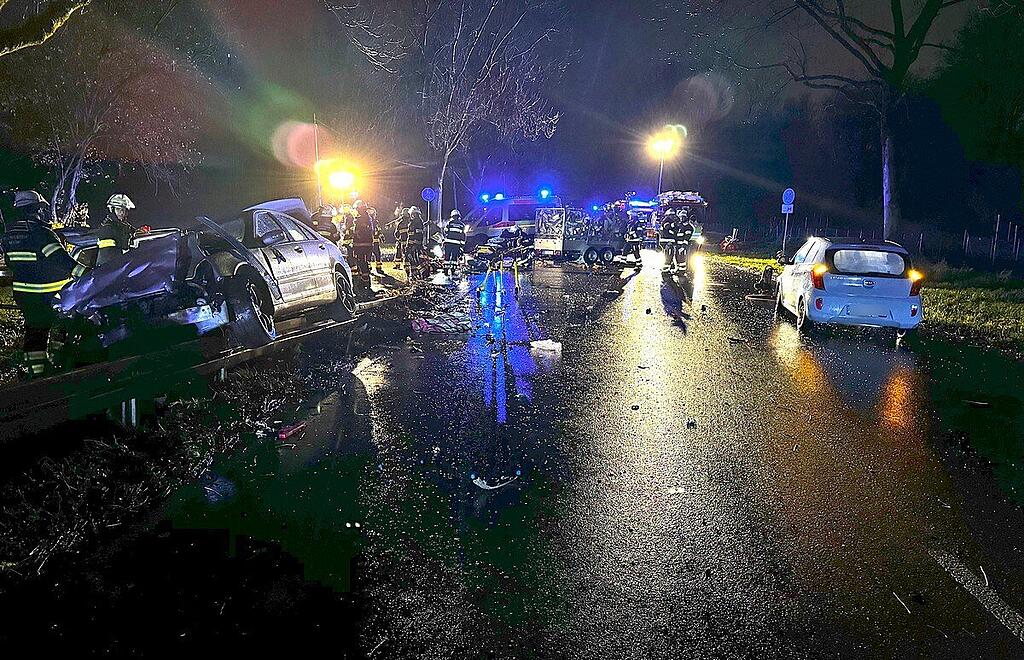 Auto ins Feld geschleudert: Schwerer Unfall in Fröttmaning | Abendzeitung München