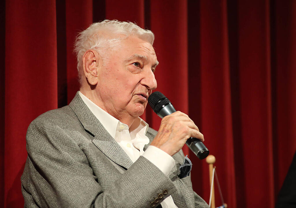 TSV 1860: Meisterlöwen gratulieren Radenkovic zum Jubiläum ...