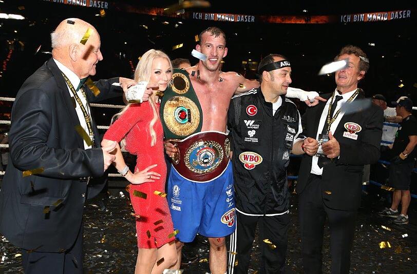 Münchner Boxer Mario Daser: Der erste Kuss als IBO-Champion ...