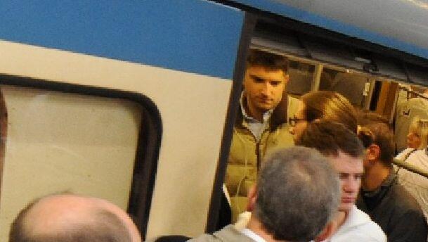 Hilfestellung beim Fahrscheinkauf | Abendzeitung München