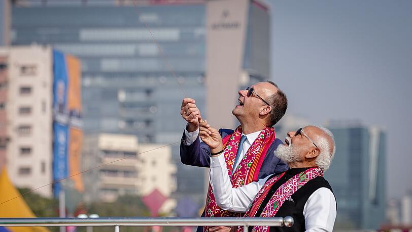 Drachen und U-Boote: Merz beim "Wunschpartner" Indien | Abendzeitung ...