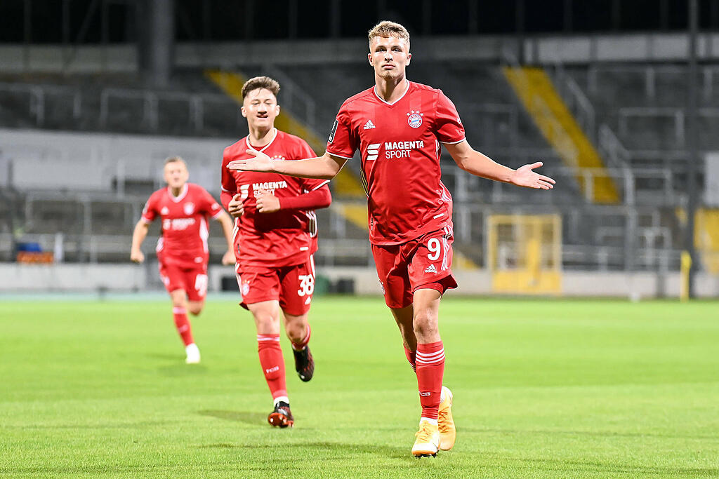 Arp mit Traum-Freistoß: Bayern II schlägt Aufstiegs-Favorit Dresden | Abendzeitung München