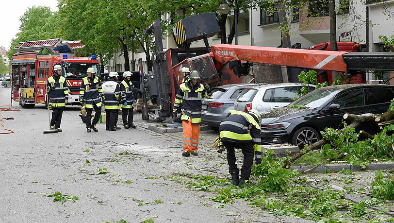 Baustellen-Unfall in Sendling: Kran stürzt um | Abendzeitung München