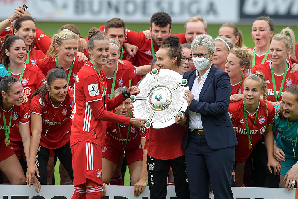 Simone Laudehr lobt Popp und fordert Gleichberechtigung | Abendzeitung ...