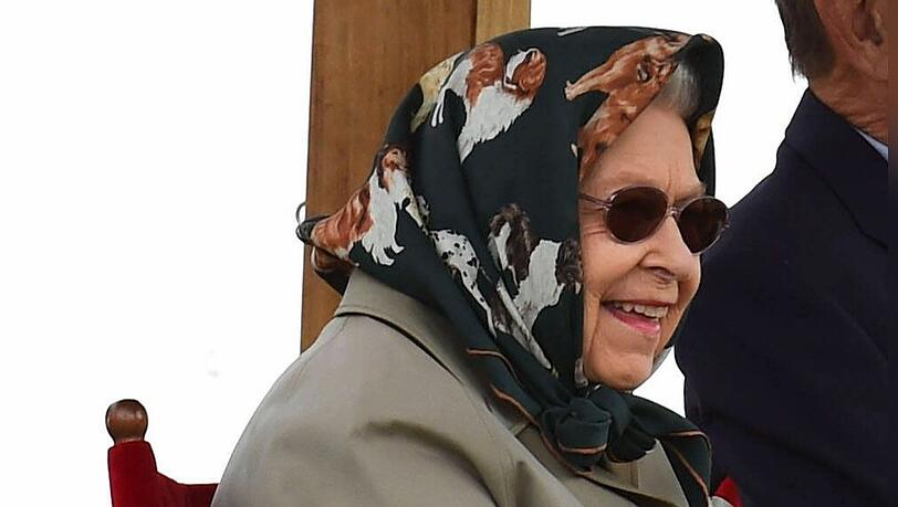 Preisgekrönter Cocker Spaniel: Die Queen freut sich über ihren Hund ...