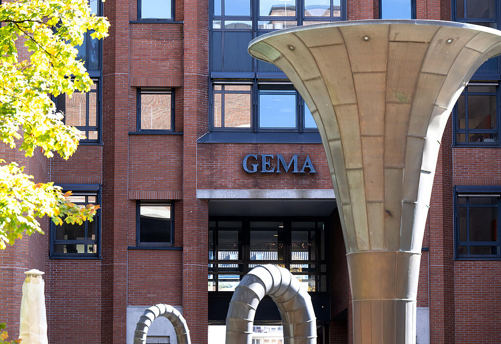 Gema klagt in München: Wenn die KI einen Song komponiert, der ...