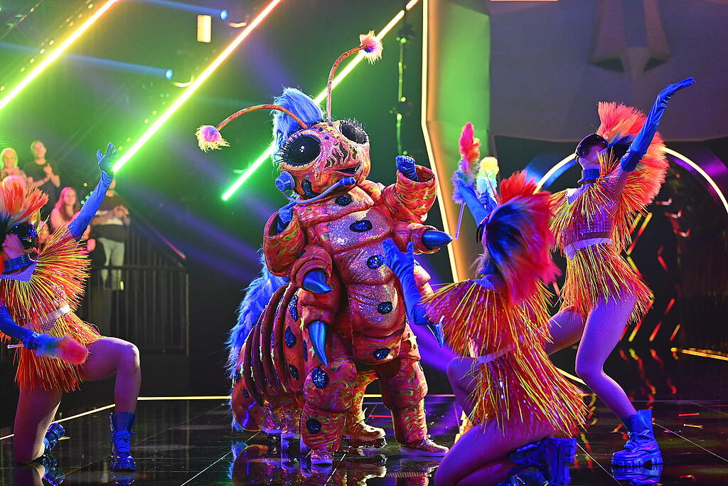 Ist die Raupe bei The Masked Singer No-Angel-Sängerin Sandy Mölling? | Abendzeitung München