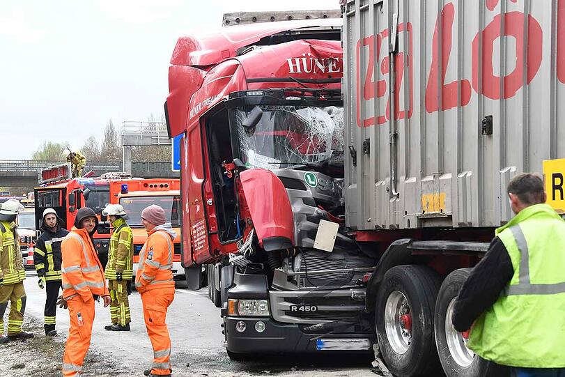 A9 Richtung Nürnberg: Stau und Verkehrschaos nach Lkw-Unfall | Abendzeitung München