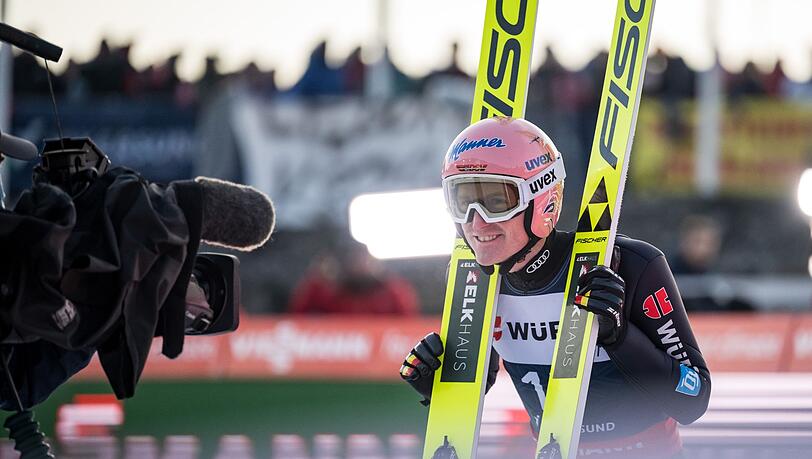 Mit Tochter an der Hand: Freunds Abschied vor Riesenkulisse ...