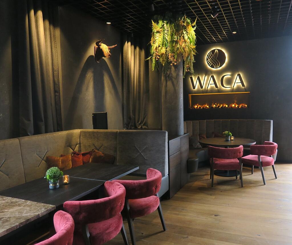 Restaurant Waca in der Motorworld: Champagner unterm Lüster ...