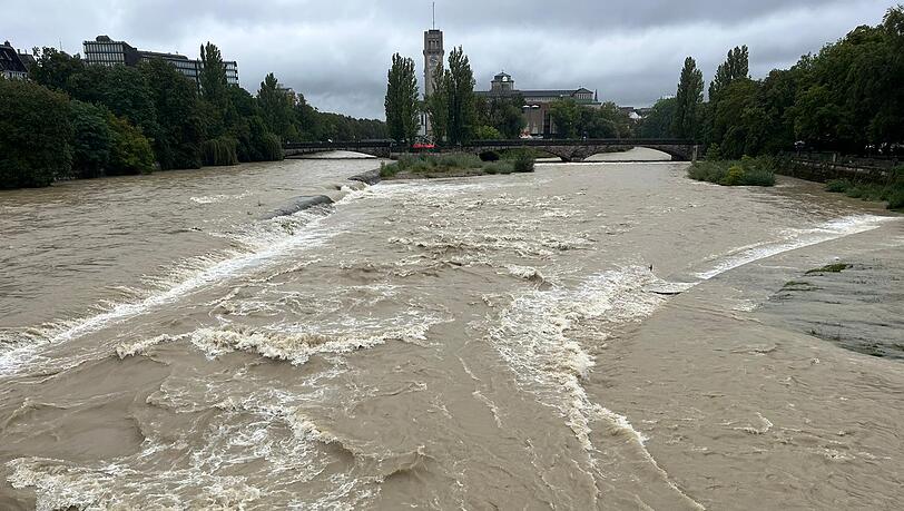 Hochwasser in München: Isar-Pegel bleibt hoch | Abendzeitung München