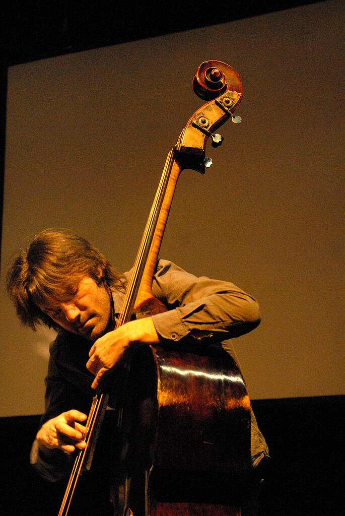 Bassist Mats Eilertsen in der Unterfahrt: Hinter dem Offensichtlichen ...