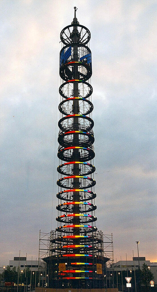 Moving Tower an der Messe München: Leuchtet der Licht-Turm bald wieder ...
