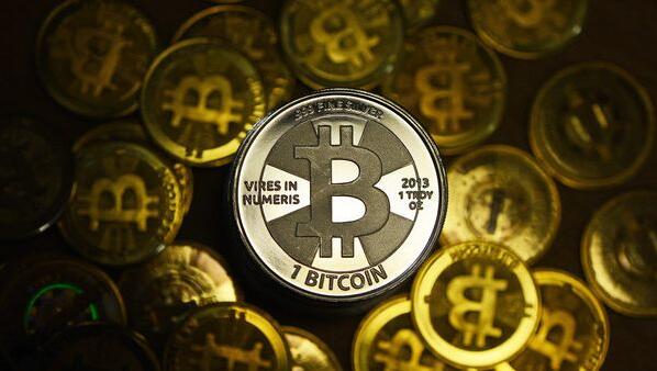 Erster Bitcoin-Automat in Deutschland am Frankfurter Ring in München ...