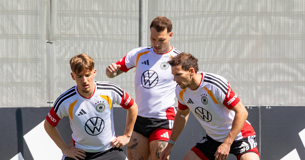 "Meine Familie ist sehr stolz": FC-Bayern-Youngster Karl wird nach ...