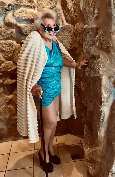 Münchner Entertainerin Ruth Megary: Fröhliches Badeanzug-Model mit fast ...