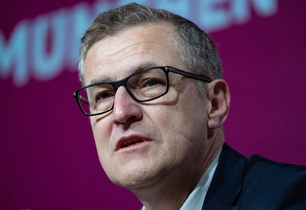 FC Bayern: Neuer Boss Dreesen - Mia san mia ist keine Floskel ...