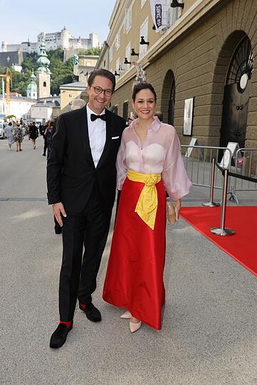 Stilkritik: Andreas Scheuer und Freundin Julia geben Glamour-Gas bei ...