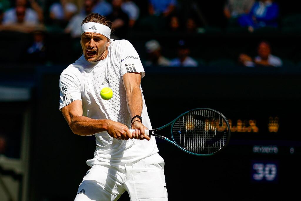 Zverev zieht trotz Problemen in zweite Wimbledon-Runde ein ...