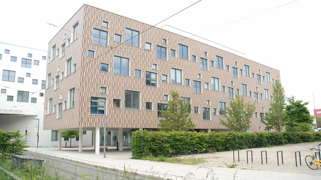 Die Dachauer Straße rund ums Gelände der Hochschule München ...