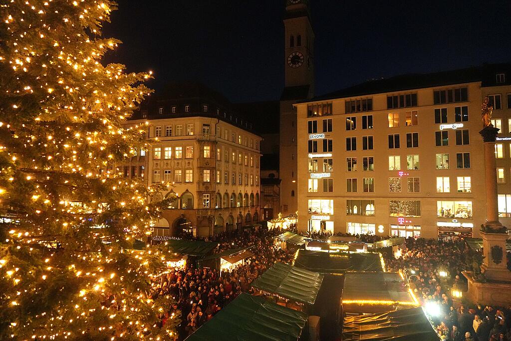 Münchner Christkindlmarkt am Marienplatz eröffnet | Abendzeitung München