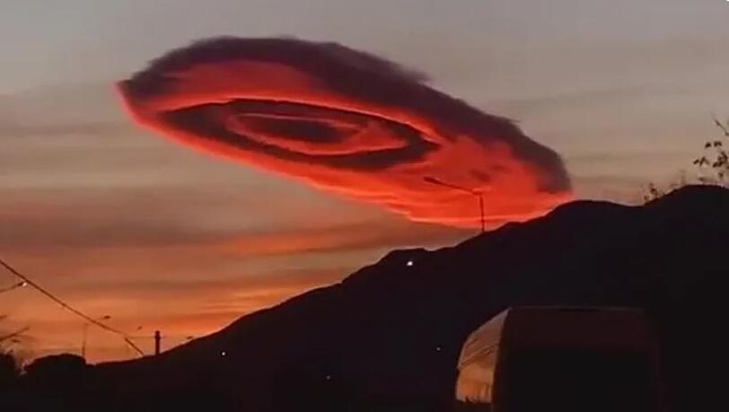 Würzburger Uni-Professor beschäftigt sich mit Ufos: Kaum mehr belächelt ...