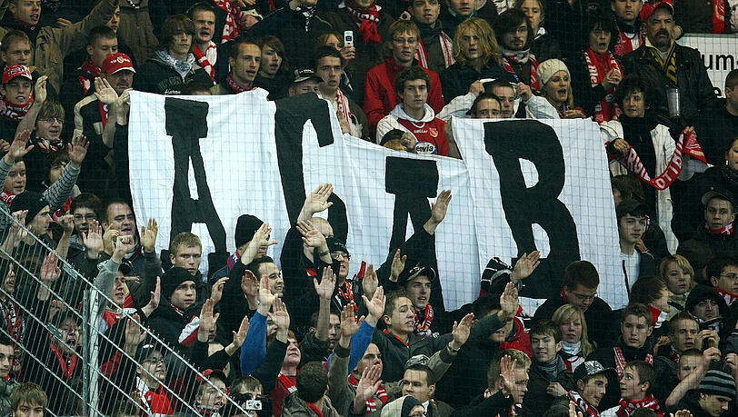 "ACAB"-Banner: Wirbel um Foto-Tapete bei Rapid Wien | Abendzeitung München