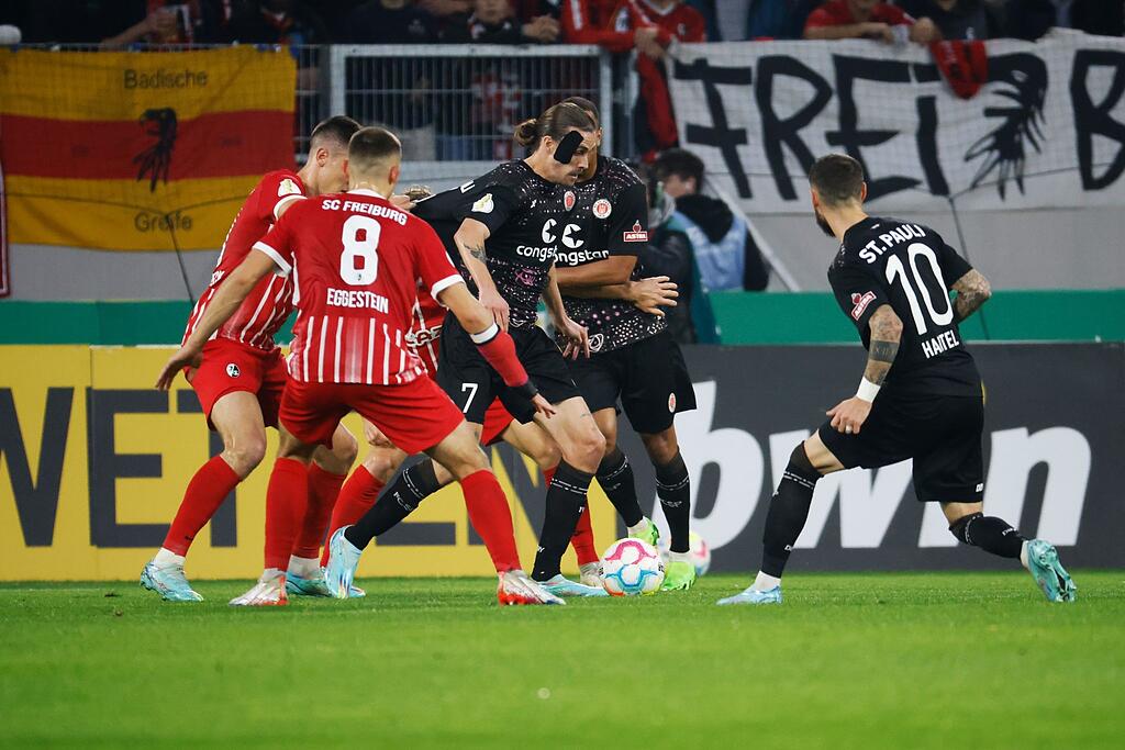 Freiburg siegt nach Verlängerung - Auch BVB weiter | Abendzeitung München