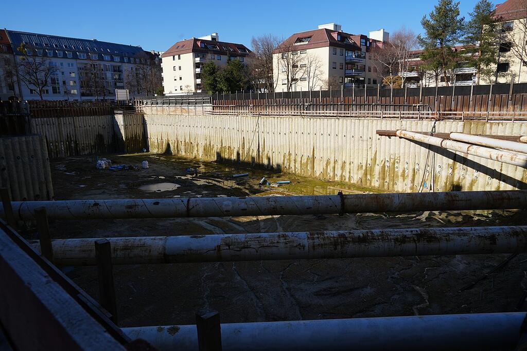 Geisterbaustelle Sendlinger Loch: Bauträger weiß nicht, wann es ...