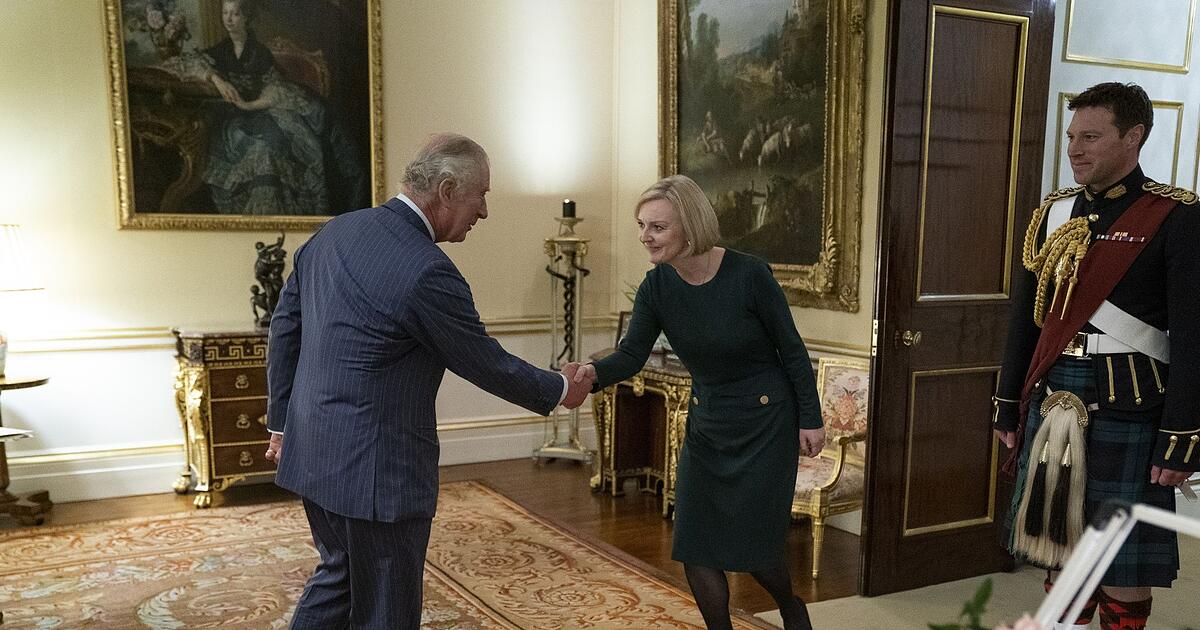 Oh je, oh je: König Charles fällt vor Kameras aus seiner Rolle ...