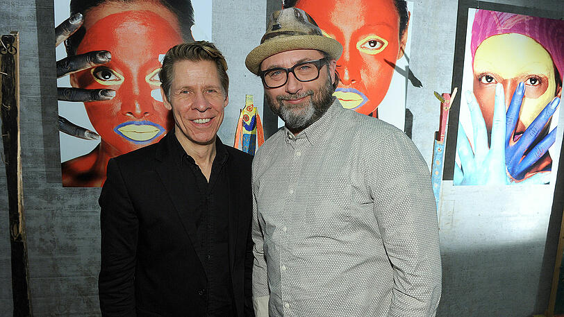 Bunte Ausstellungseröffnung: Promis bei Susanne Wiebe | Abendzeitung ...