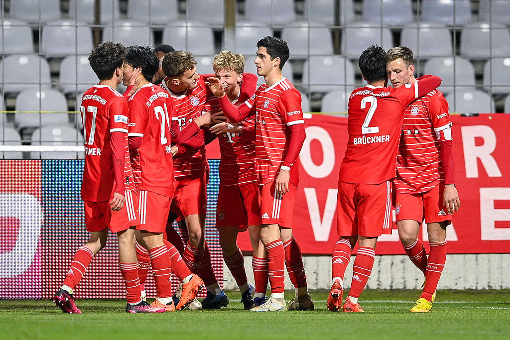 Sieg gegen Augsburg II: FC Bayern II setzt Erfolgsserie fort ...