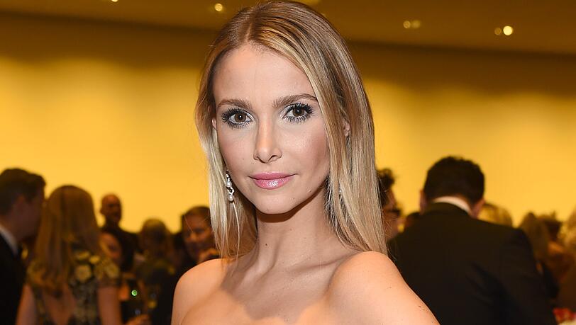 Oben-ohne-Fotos ohne Zustimmung: Stieftochter von Uschi Glas fühlt sich ...