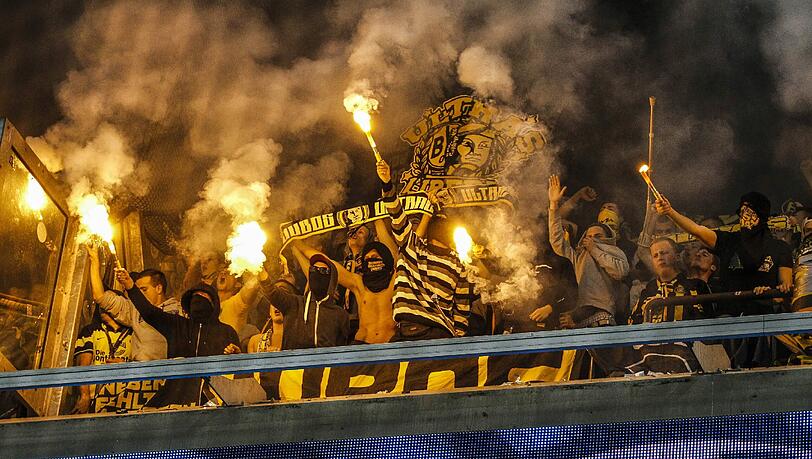 Dortmund-Fans: Pyro-Show gegen Anderlecht | Abendzeitung München