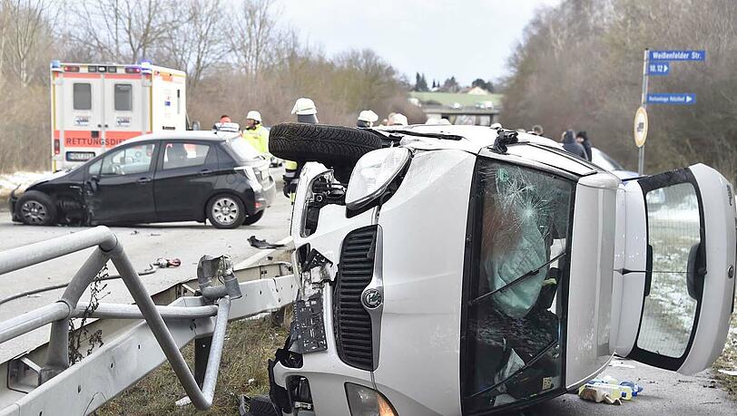 Bilder: Heftiger Unfall in Feldkirchen | Abendzeitung München
