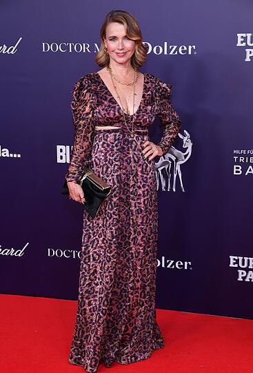 Tiefe Einblicke bei Tribute to Bambi 2022: Simone Thomalla leistet sich ...