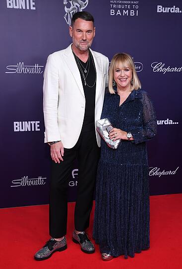 Tiefe Einblicke bei Tribute to Bambi 2022: Simone Thomalla leistet sich Busen-Blitzer ...