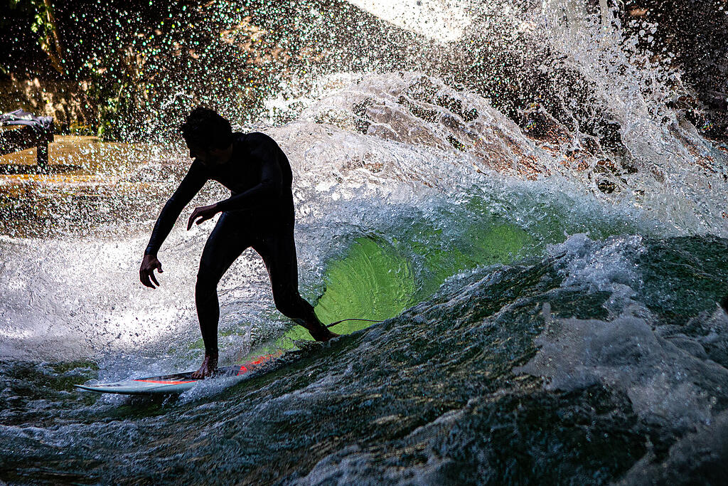 Münchner Eisbach: Kies soll die Welle retten | Abendzeitung München