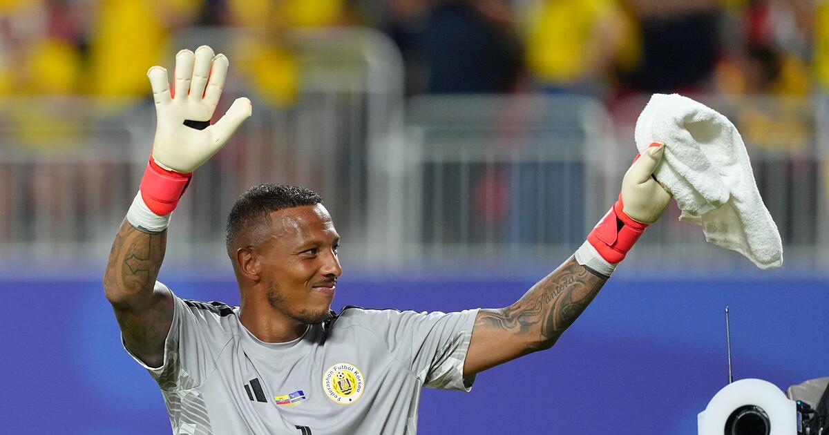 Küsschen für die Königin: Curaçao-Torwart Held von Kansas ...