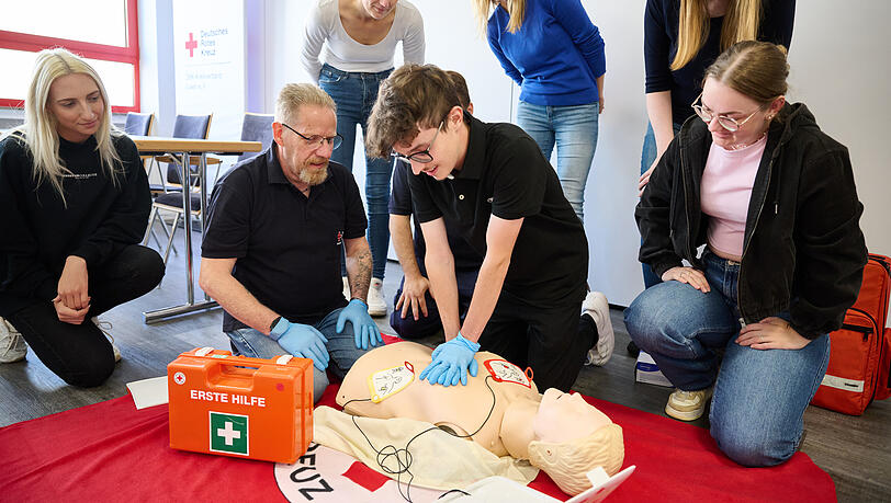 Gefälschten Erste-Hilfe-Kurse: Dreister Betrug in Münchner Fahrschule | Abendzeitung München