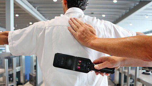 Ausweispflicht beim Sicherheitscheck? | Abendzeitung München