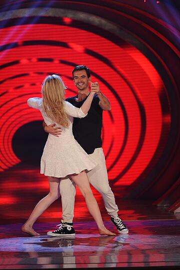 Po-Blitzer bei Florian Silbereisen: Larissa Marolt schwingt das ...